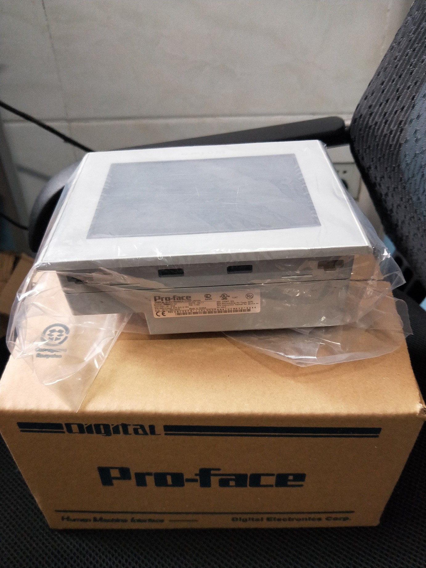 PFXGP4201TADW Proface HMI 7 Inch LED Backlight Touch Screen 24 Vdc